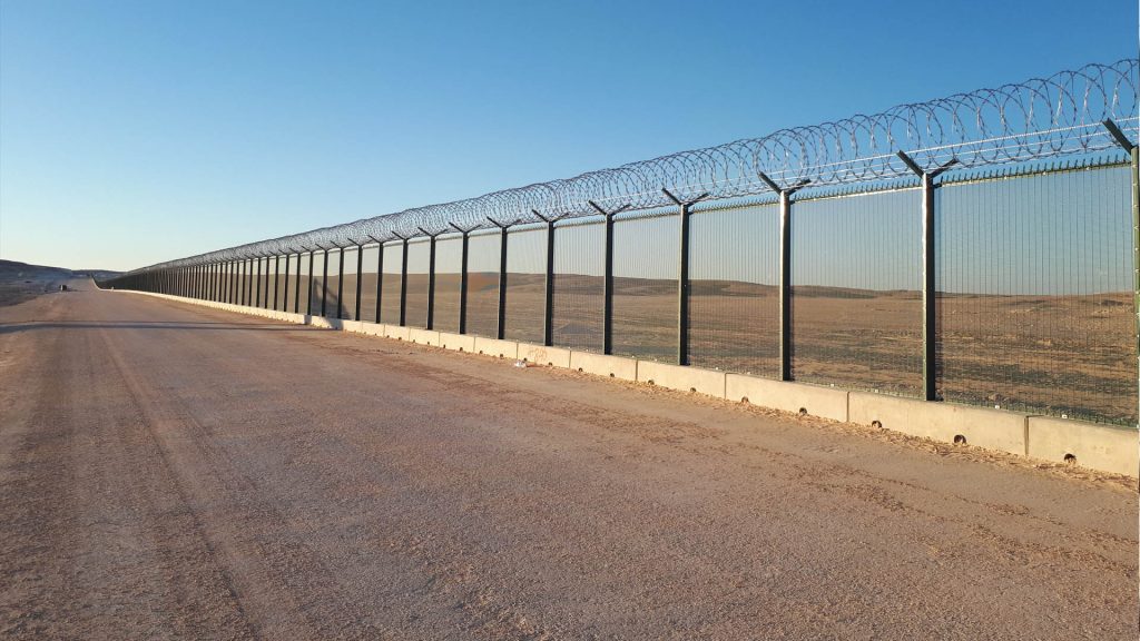 Unico Premium Welded Mesh Fence Manufacturers & Suppliers in UAE ...