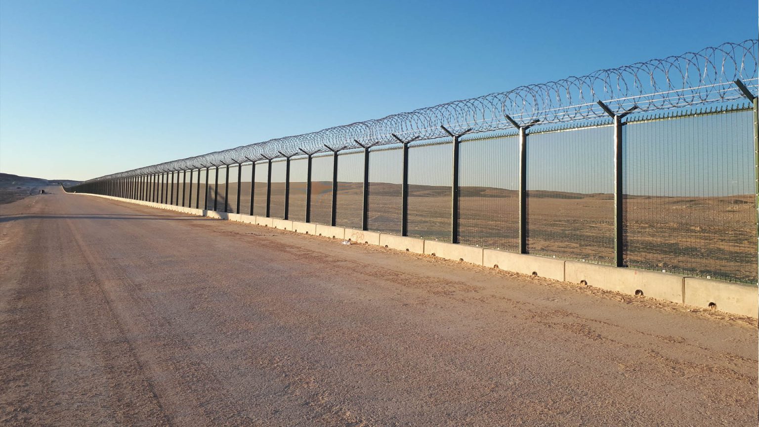 Unico Premium Welded Mesh Fence Manufacturers & Suppliers in UAE ...